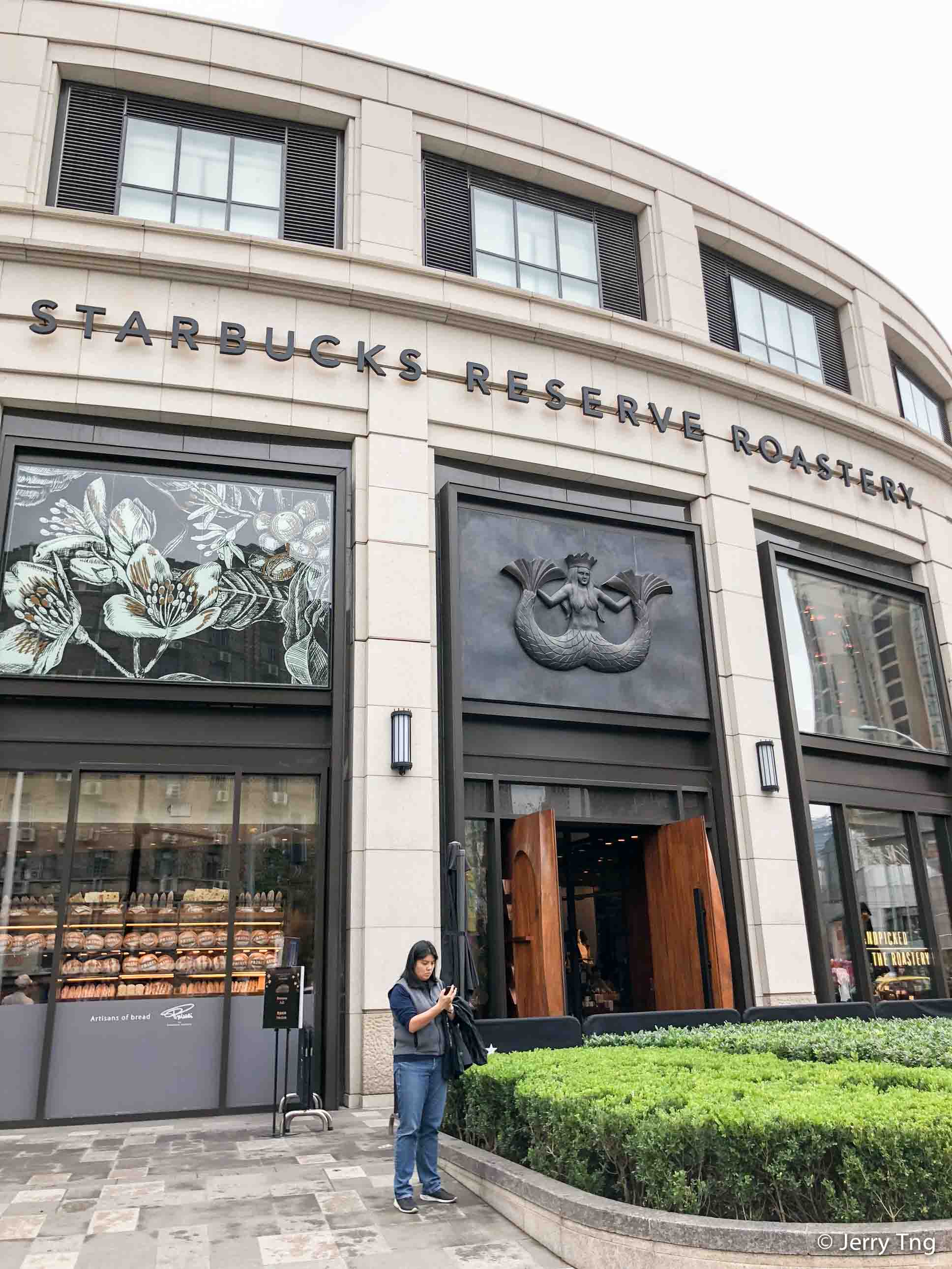 World’s Largest Starbucks – live2makan