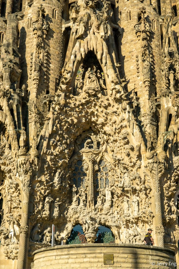 On the trail of Gaudí – Sagrada Familia – live2makan